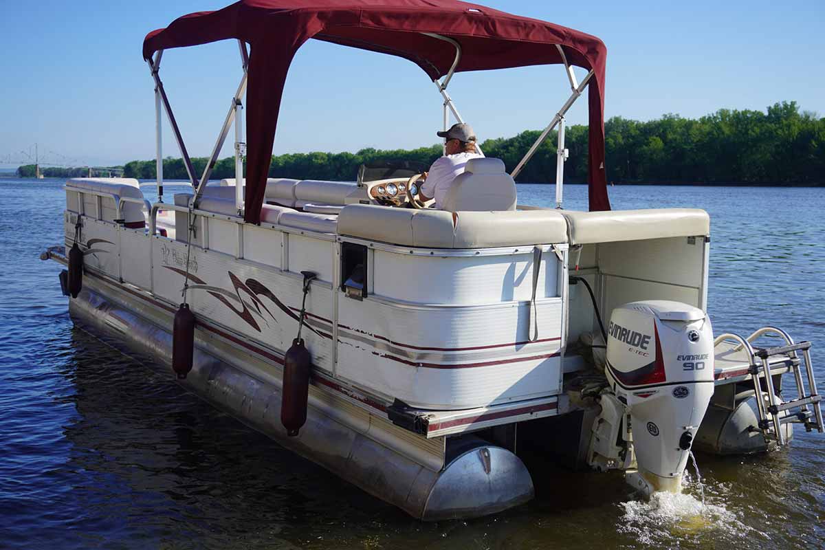 24’ 10 Passenger 90 HP E-Tech Engine Pontoon – S&S Boat Rentals